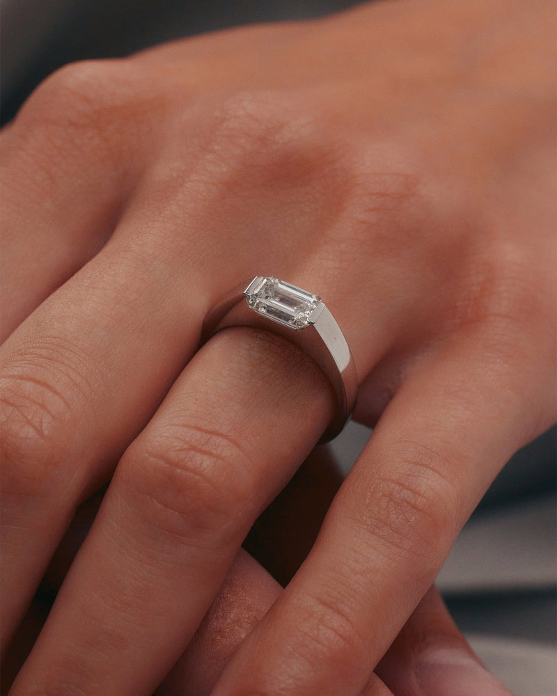 Suspense Emerald Ring | 18 Karat Gold Natural Diamond | SARAH & SEBASTIAN