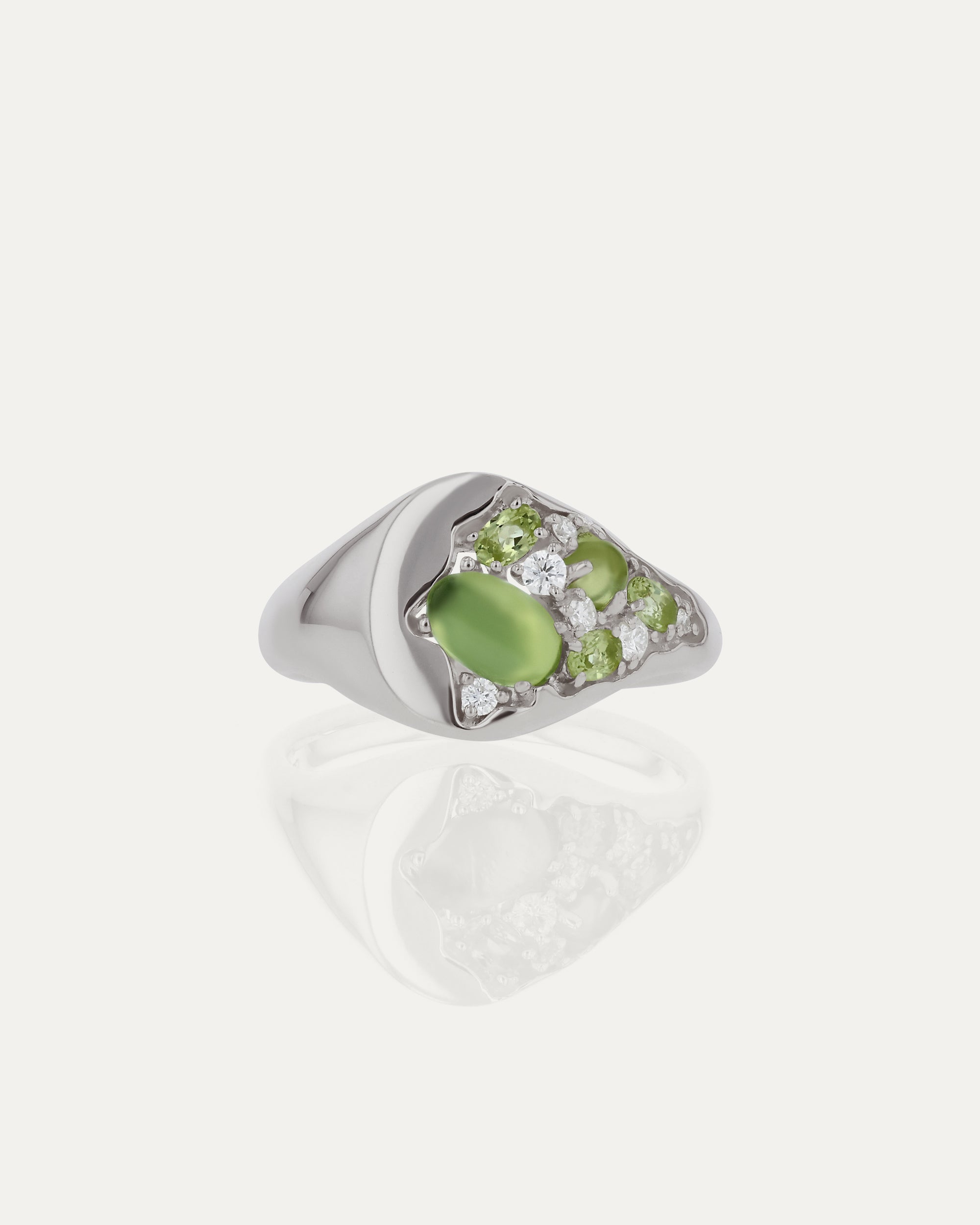 Sand Peridot Signet Ring | Stirling Silver | SARAH & SEBASTIAN