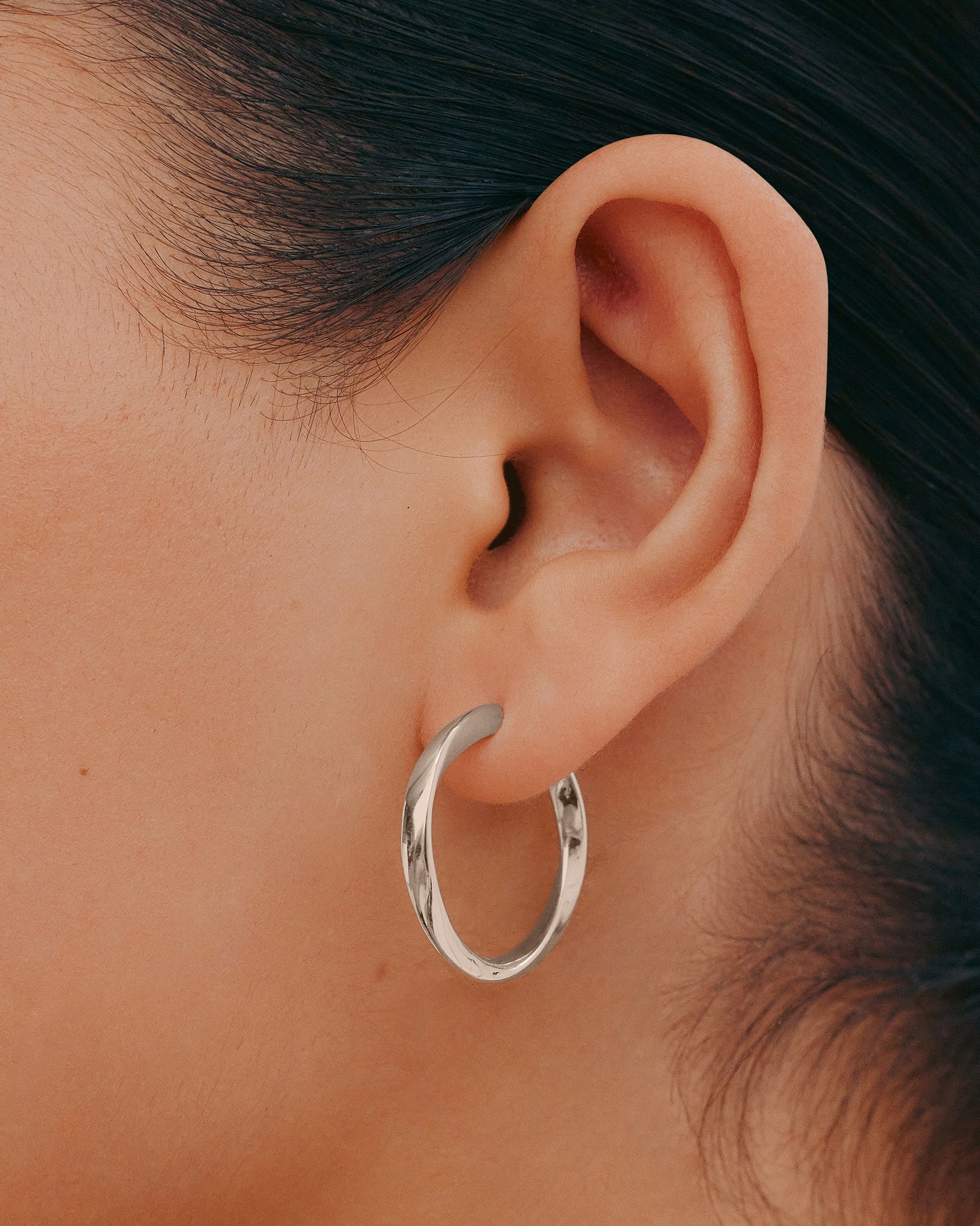 Twisted Pipi Hoops | Silver | Sarah & Sebastian – SARAH & SEBASTIAN