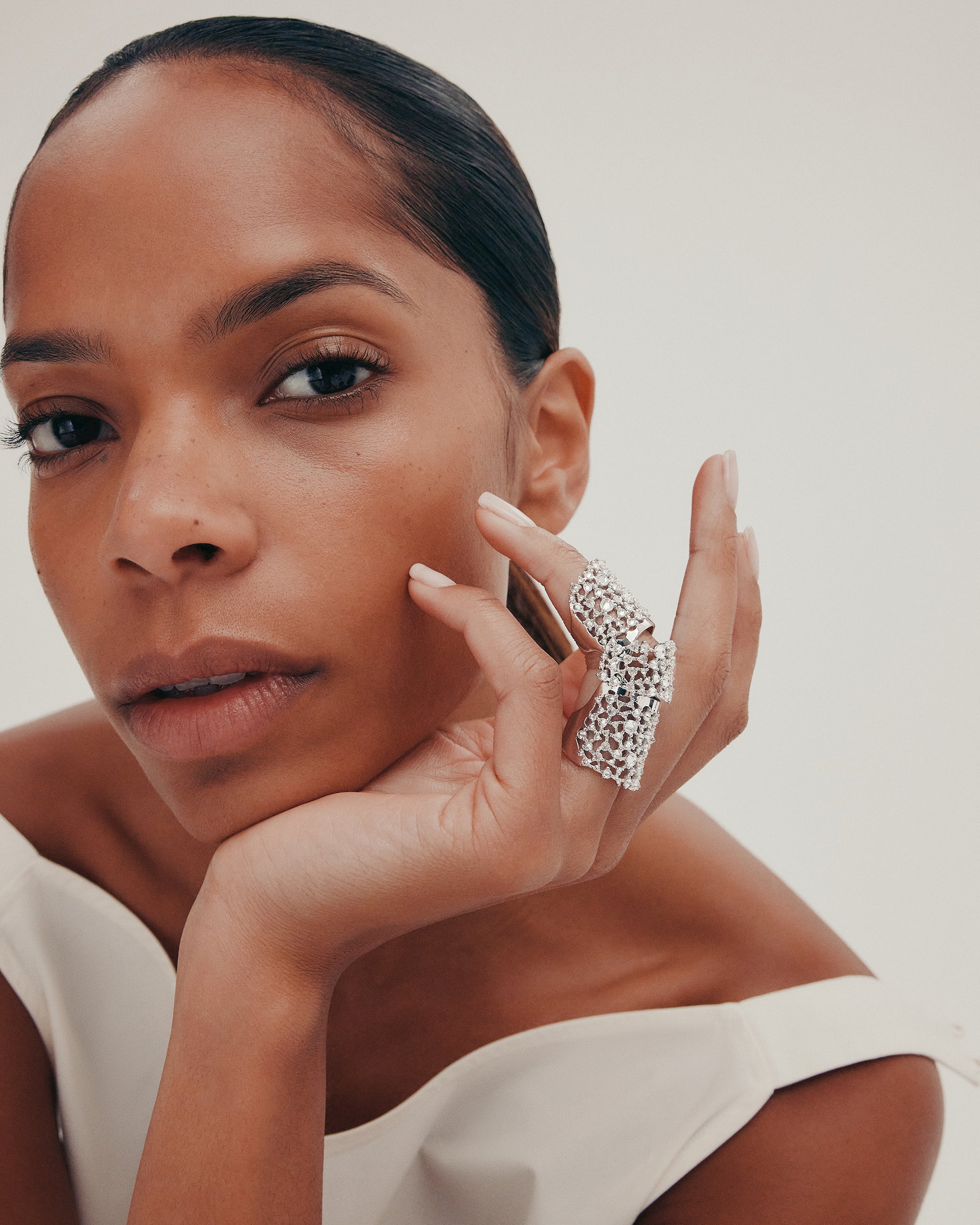 Bague armure en dentelle d'oursin | Or blanc | Sarah & Sebastian ...