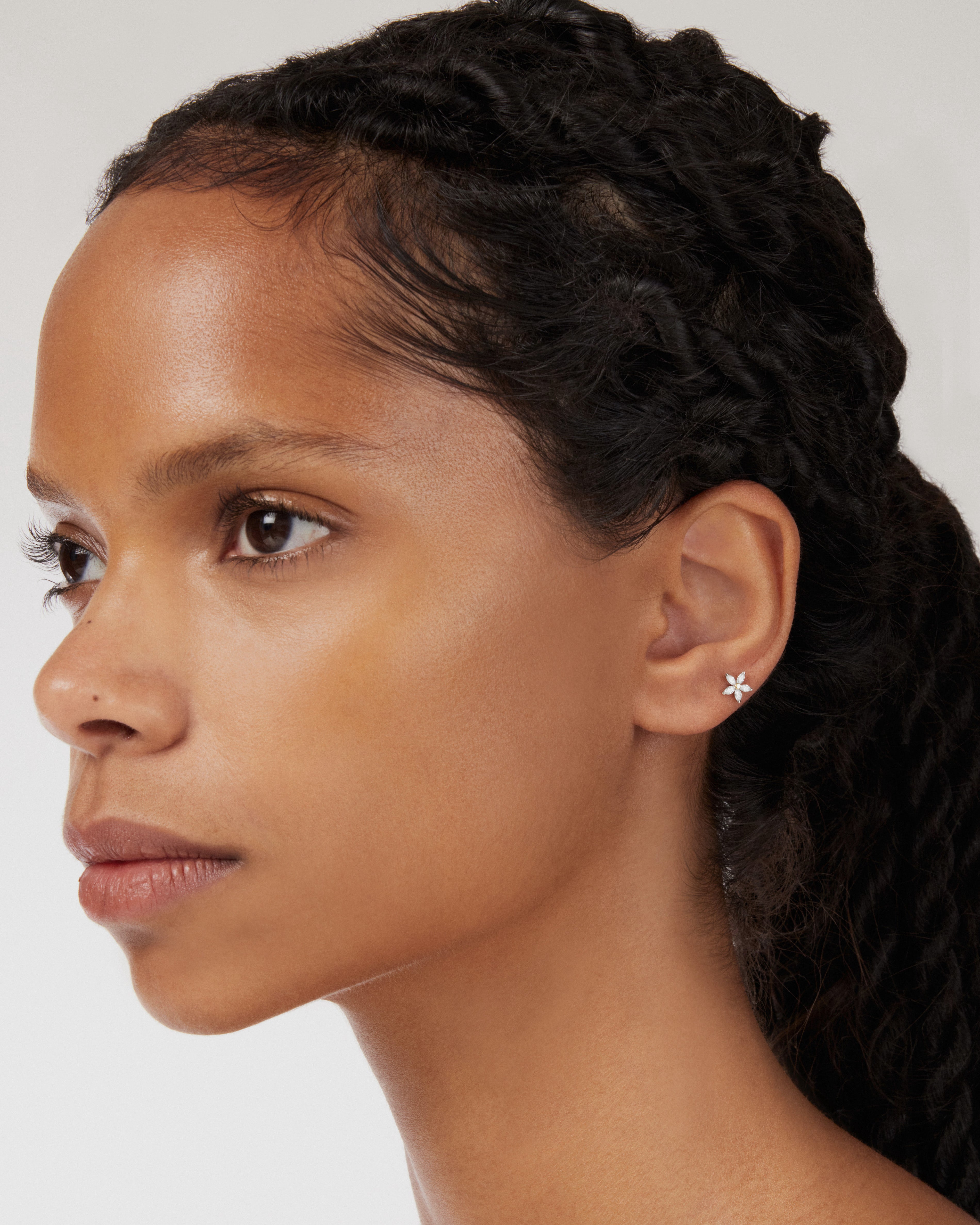 Daisy Cartilage Earring – SARAH & SEBASTIAN