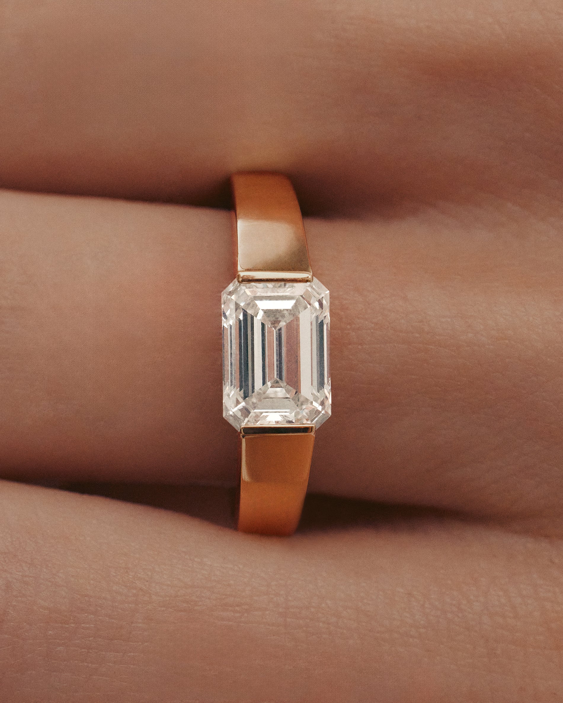 Suspense Emerald Ring | 18 Karat & Natural Diamond | SARAH & SEBASTIAN