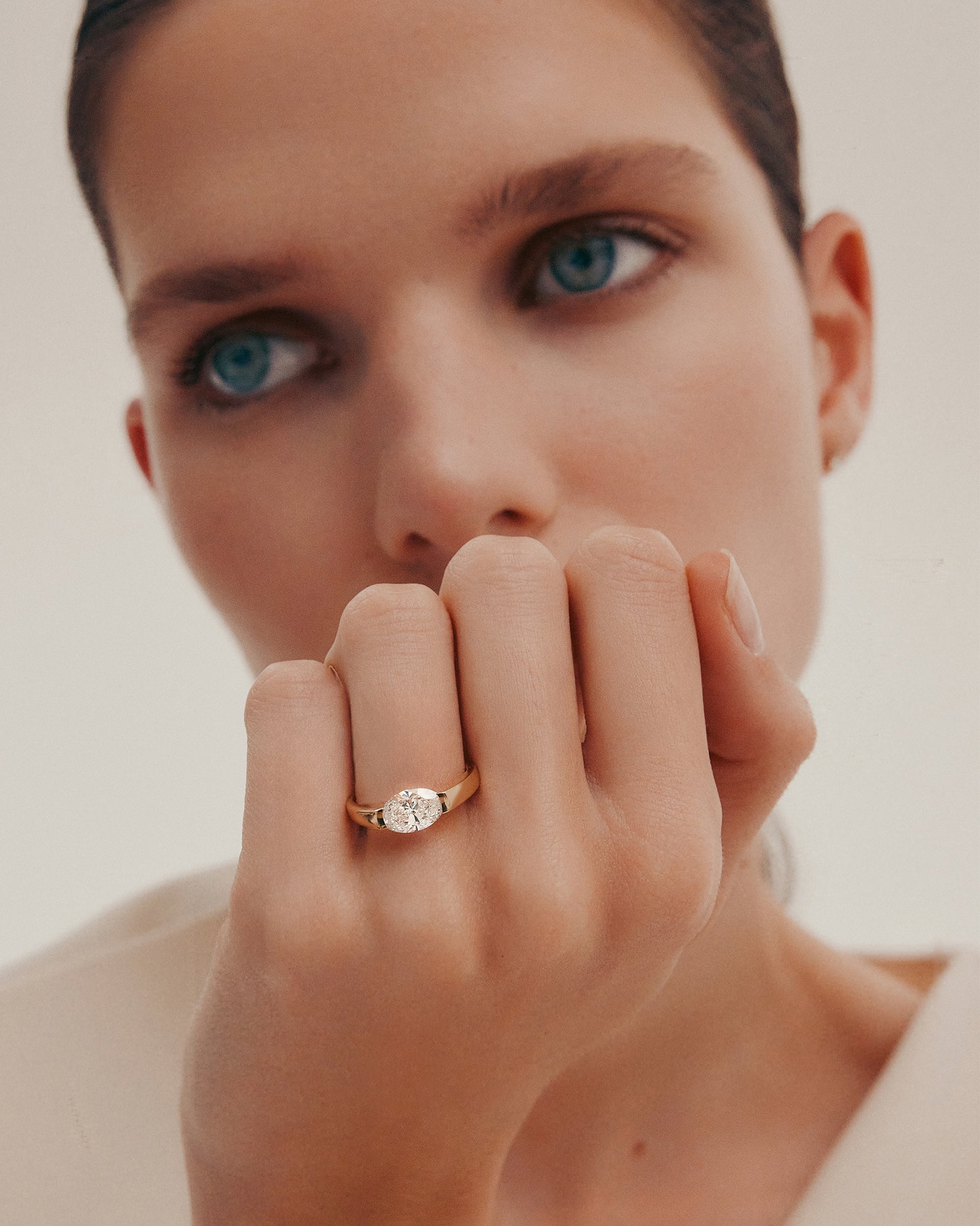 Suspense Oval Ring | 18 Karat Gold Natural Diamond | SARAH & SEBASTIAN