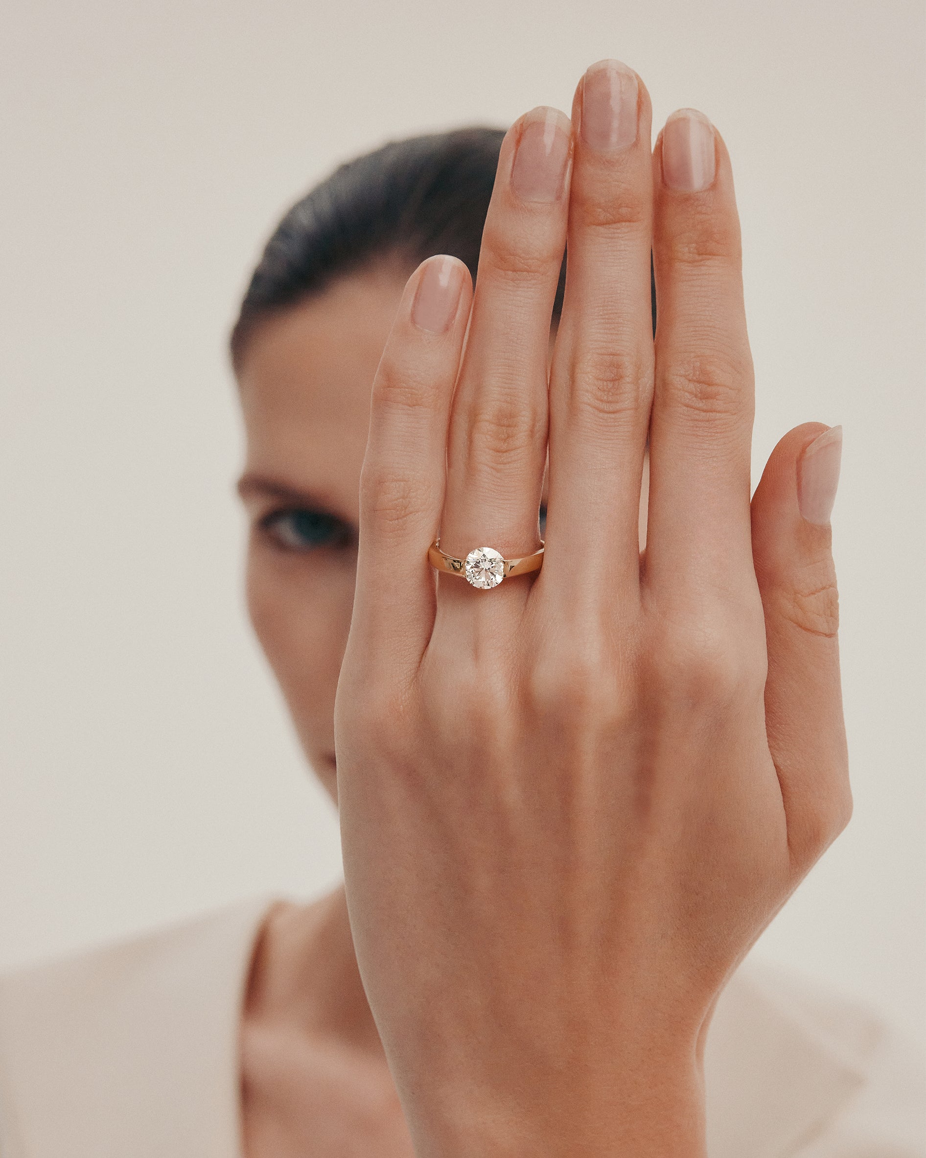 Suspense Round Ring | 18 Karat Gold Natural Diamond | SARAH & SEBASTIAN