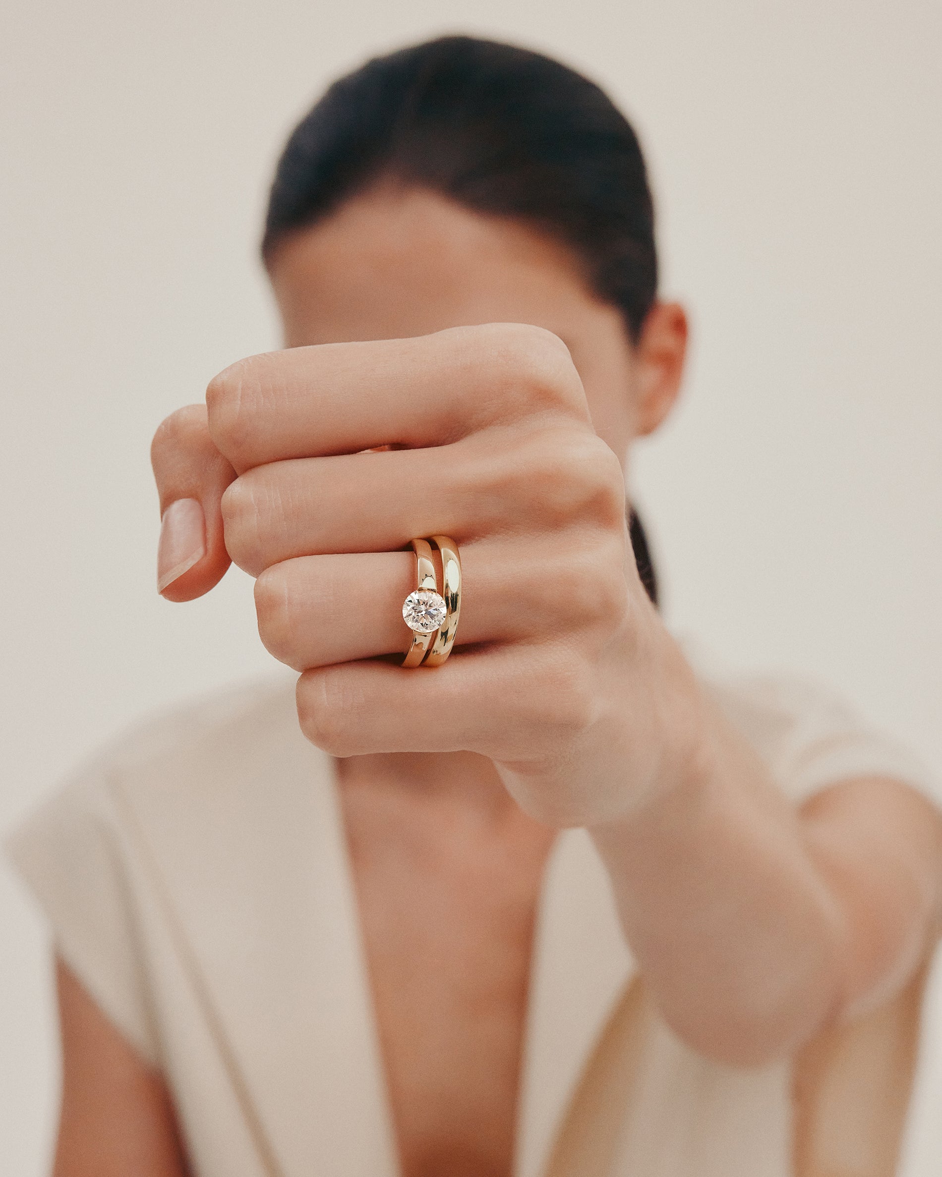 Suspense Round Ring | 18 Karat Gold Natural Diamond | SARAH & SEBASTIAN