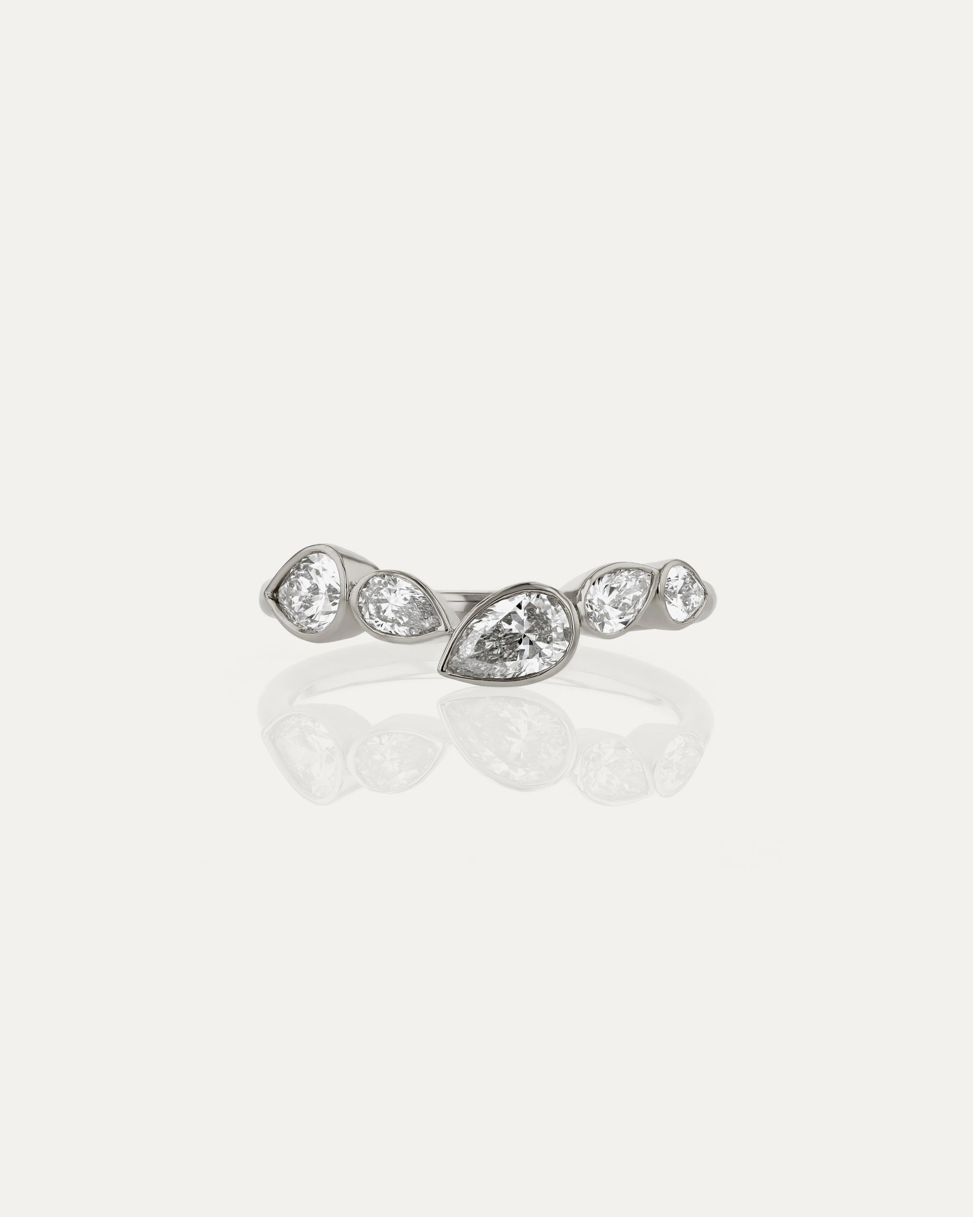 Pear Bezel Wave Ring – SARAH & SEBASTIAN