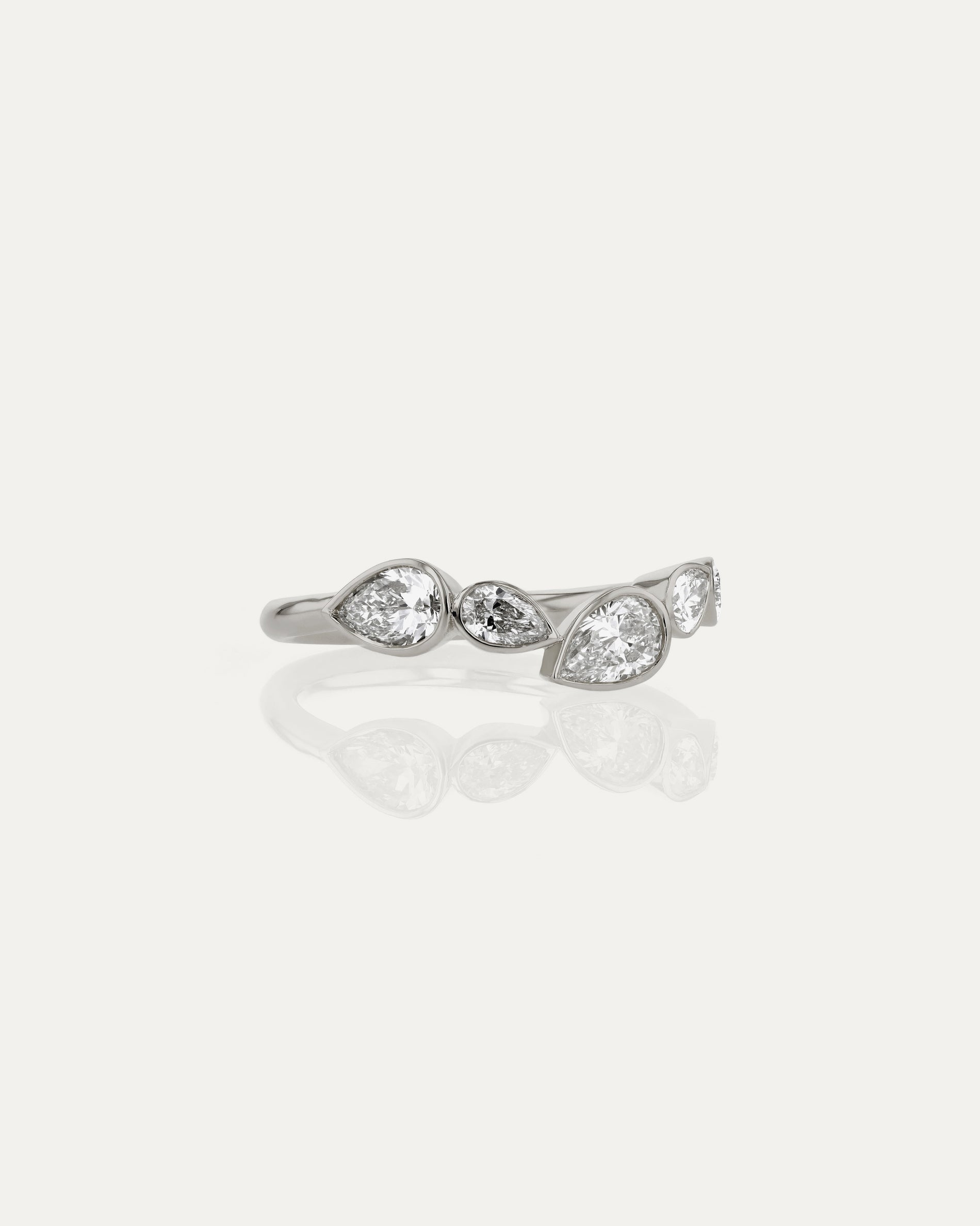 Pear Bezel Wave Ring – SARAH & SEBASTIAN