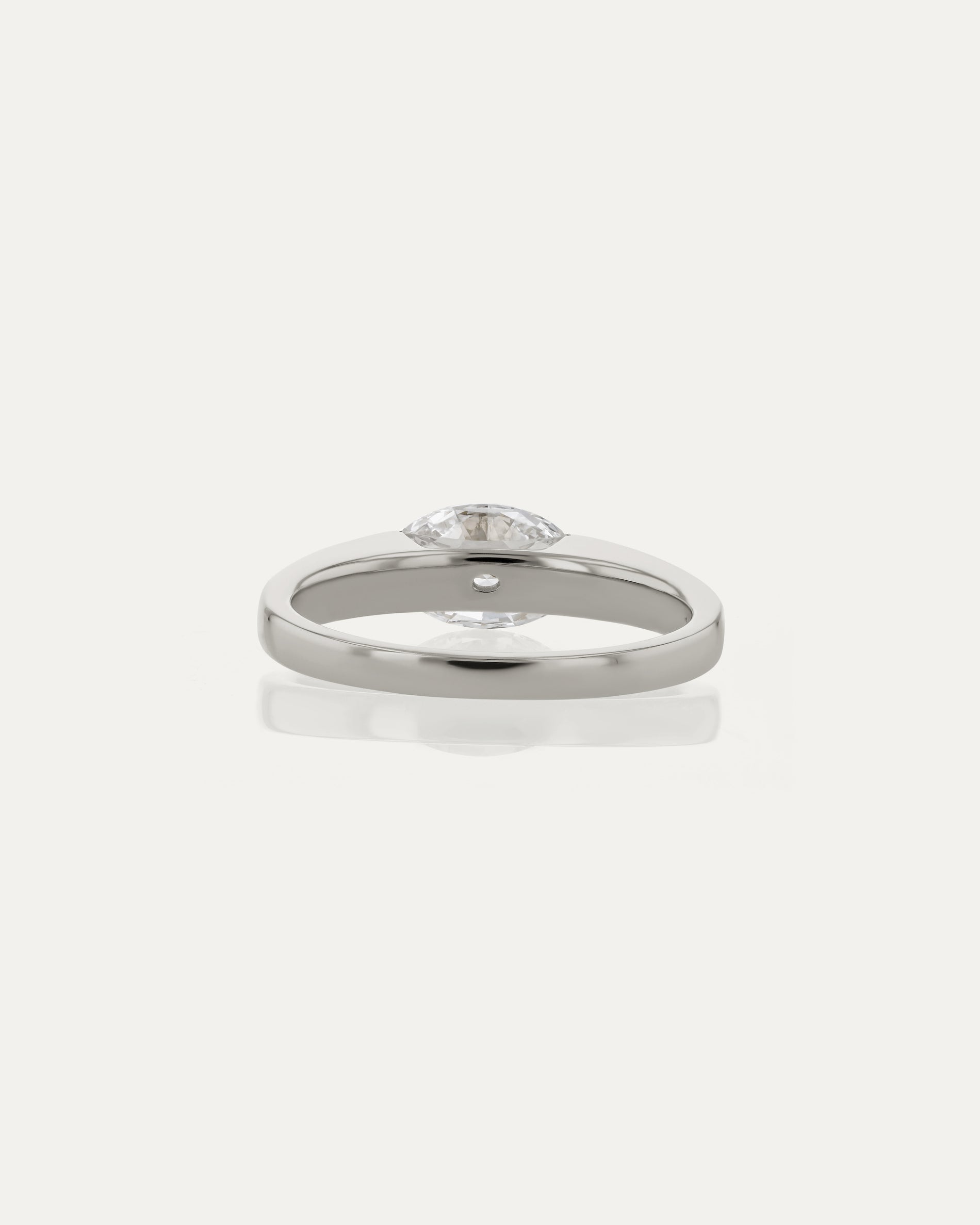 Suspense Oval Ring | 18 Karat Gold Natural Diamond | SARAH & SEBASTIAN