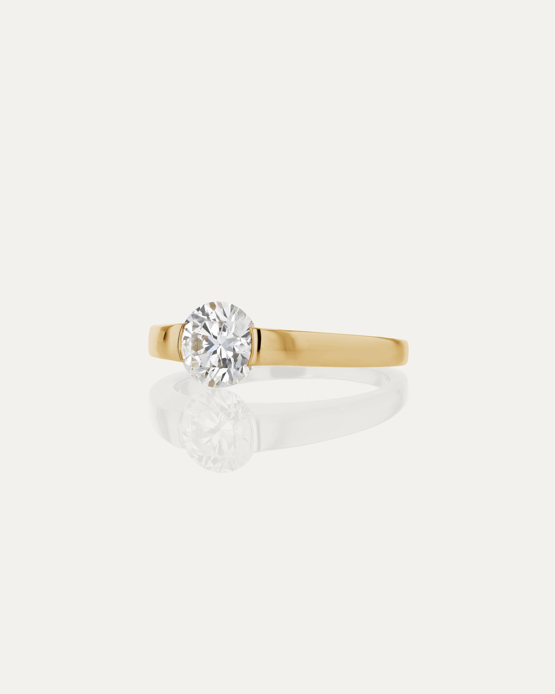 Suspense Round Ring | 18 Karat Gold Natural Diamond | SARAH & SEBASTIAN