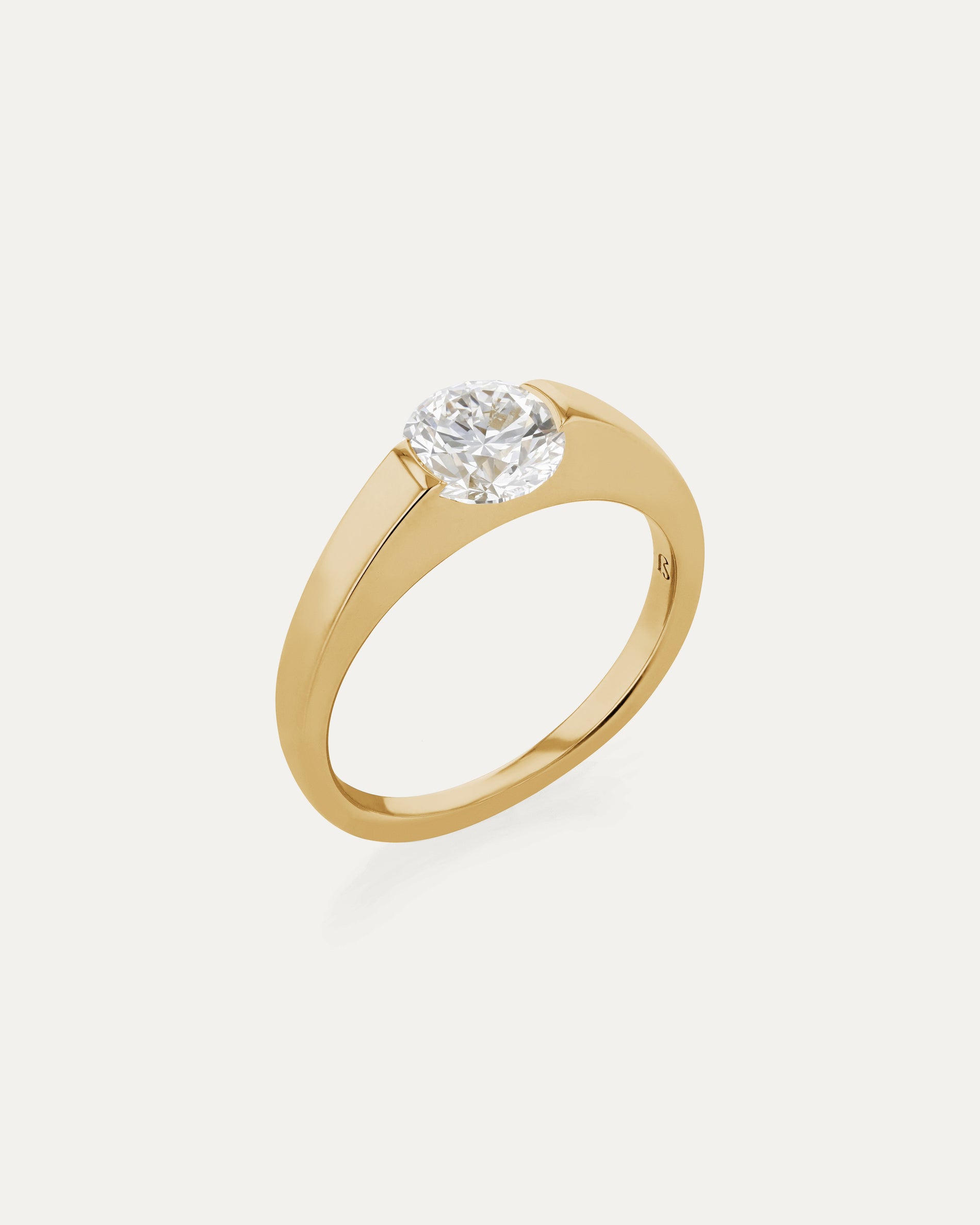 Suspense Round Ring | 18 Karat Gold Natural Diamond | SARAH & SEBASTIAN