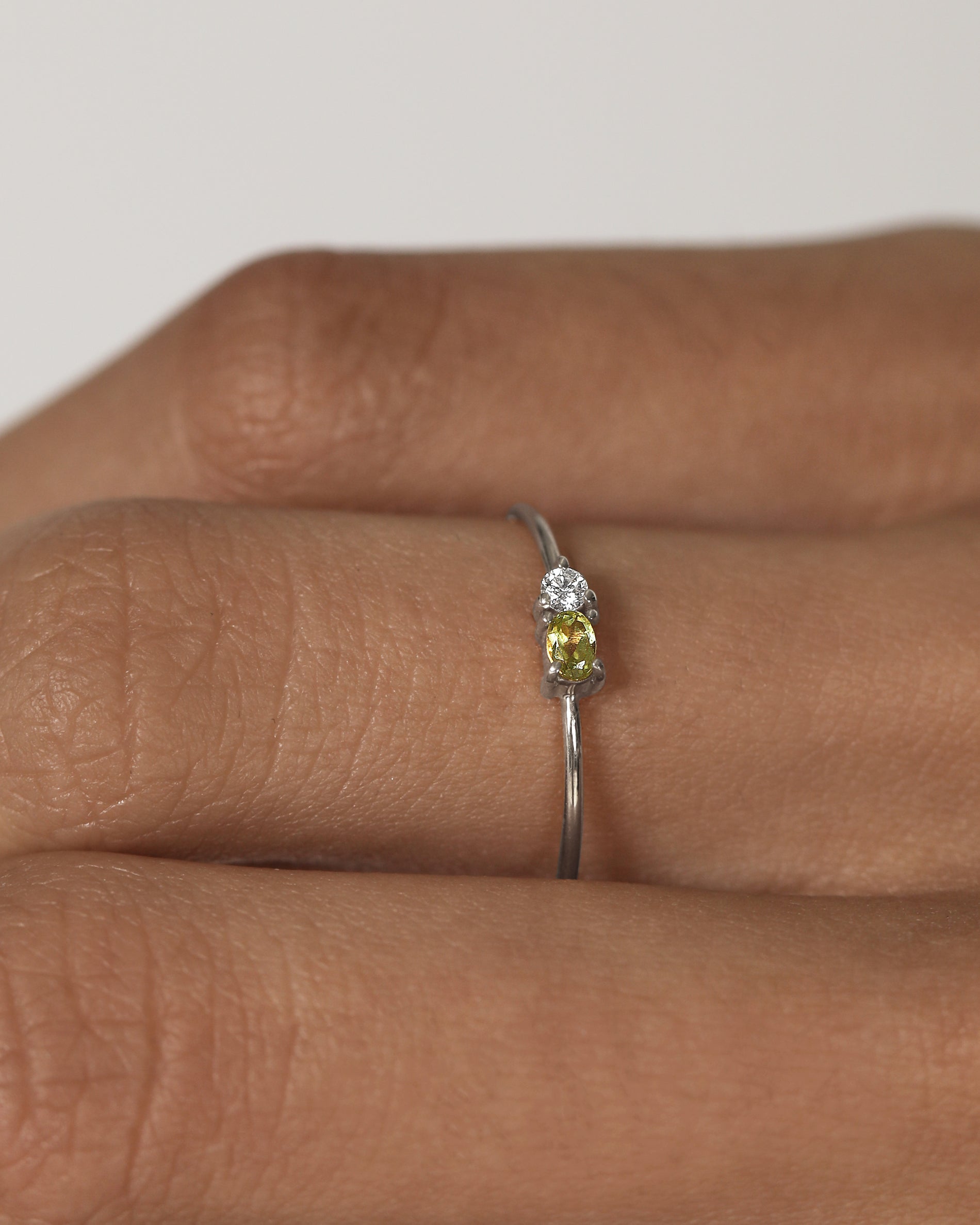 Micro Sand Diamond Peridot Ring White Gold – SARAH & SEBASTIAN